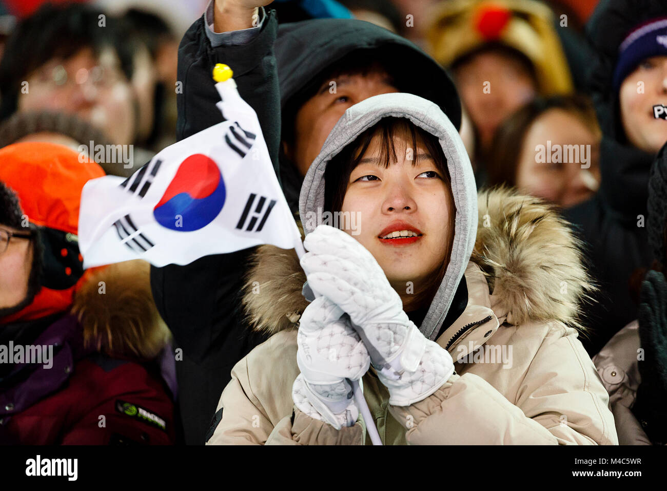 Pyeongchang, South Korea. 15th Feb, 2018. Korean fan watches athletes ...