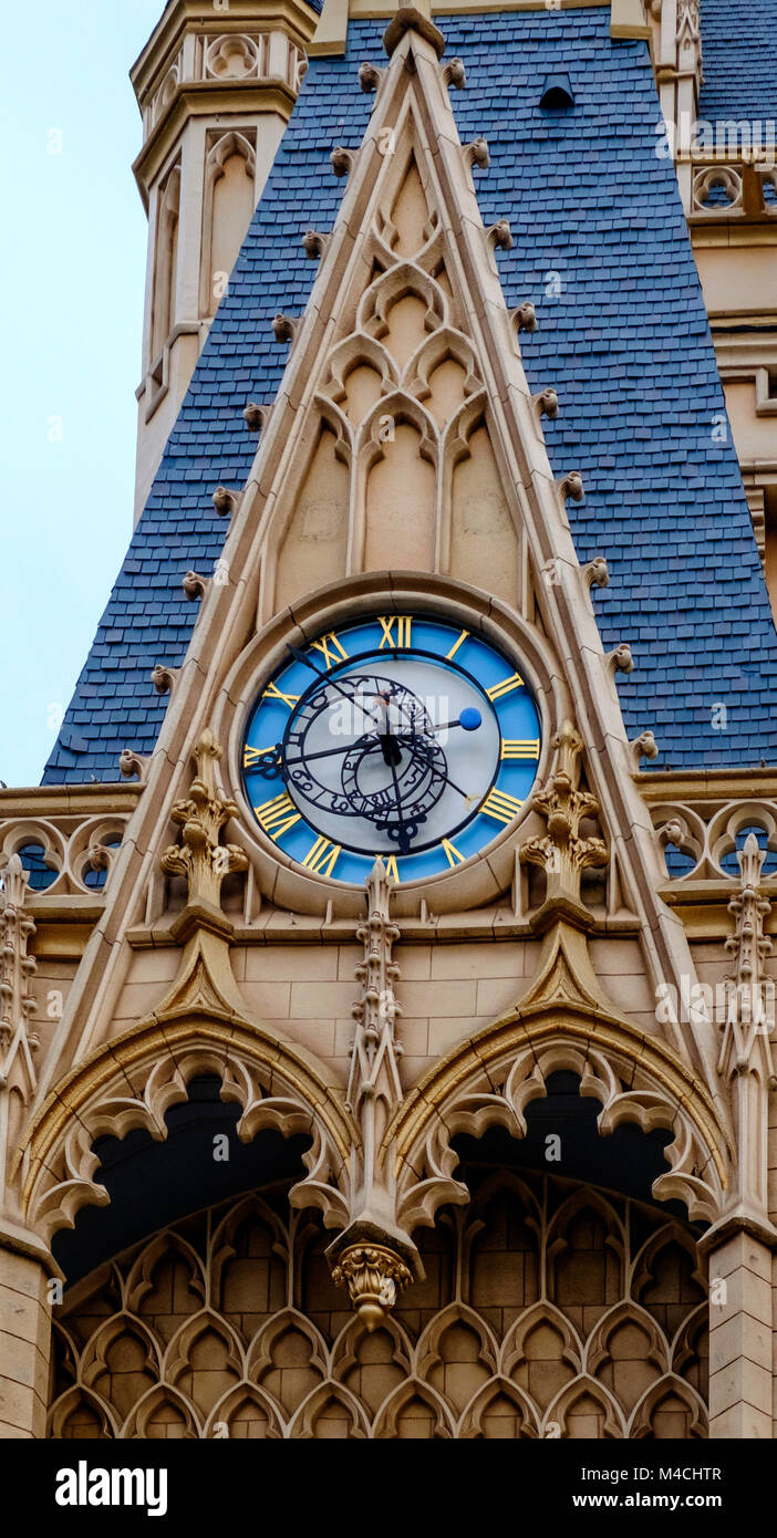 Cinderella castle disneyland hi-res stock photography and images - Alamy