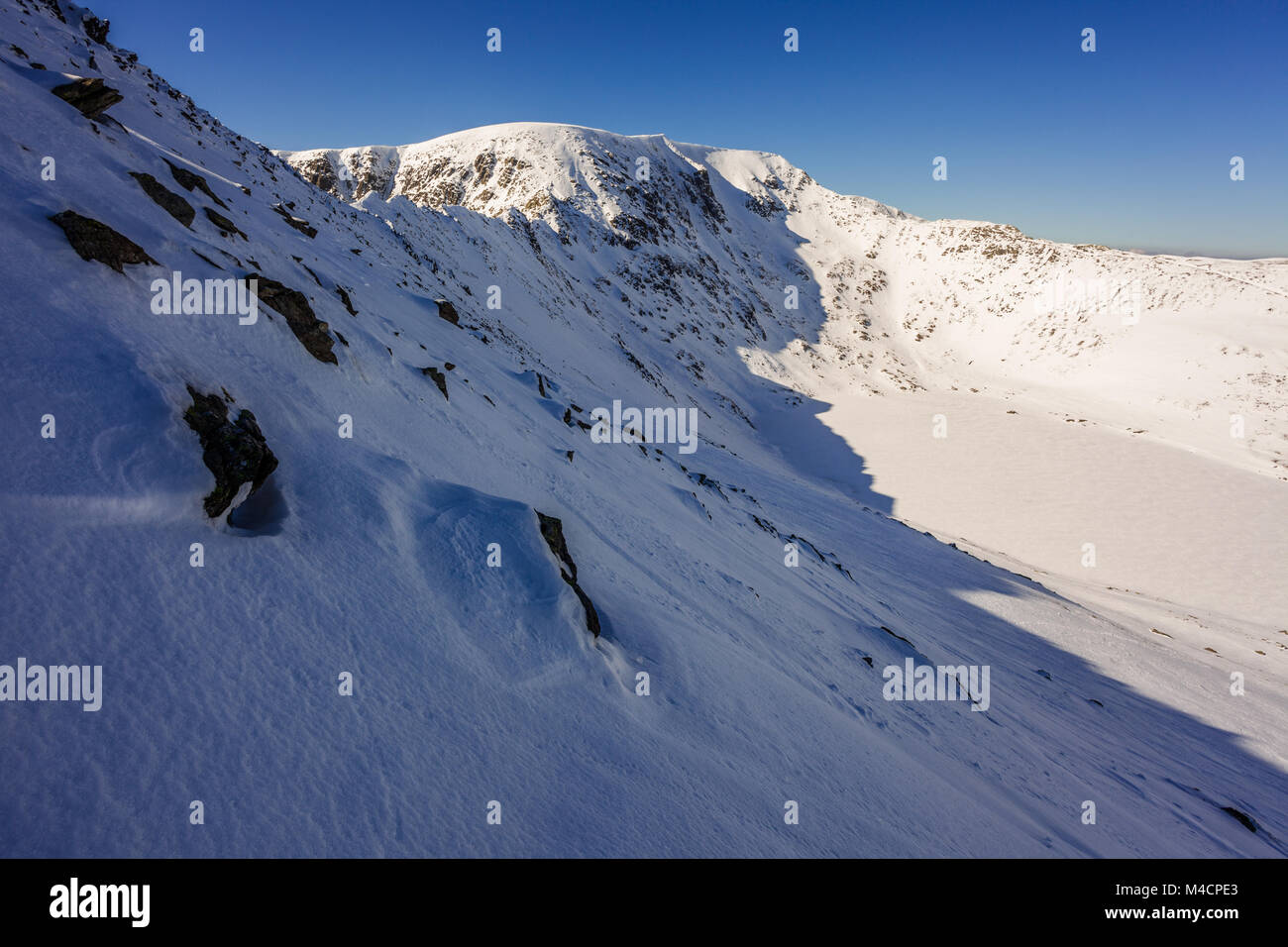 Helvellyn, Red Tarn & Striding Edge in winter, English Lake District ...