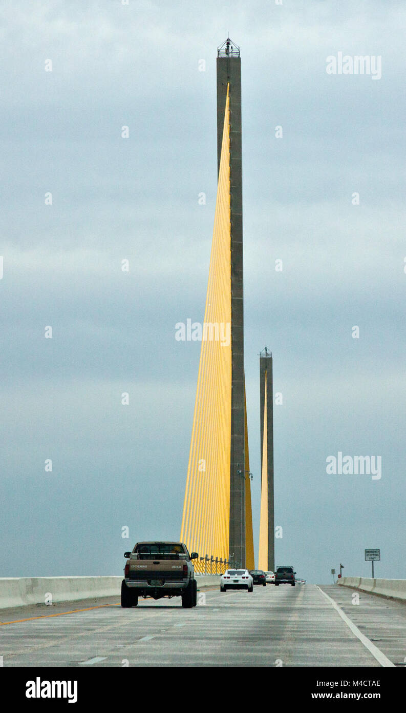Sunshine skyway bridge tampa bay hi-res stock photography and images ...