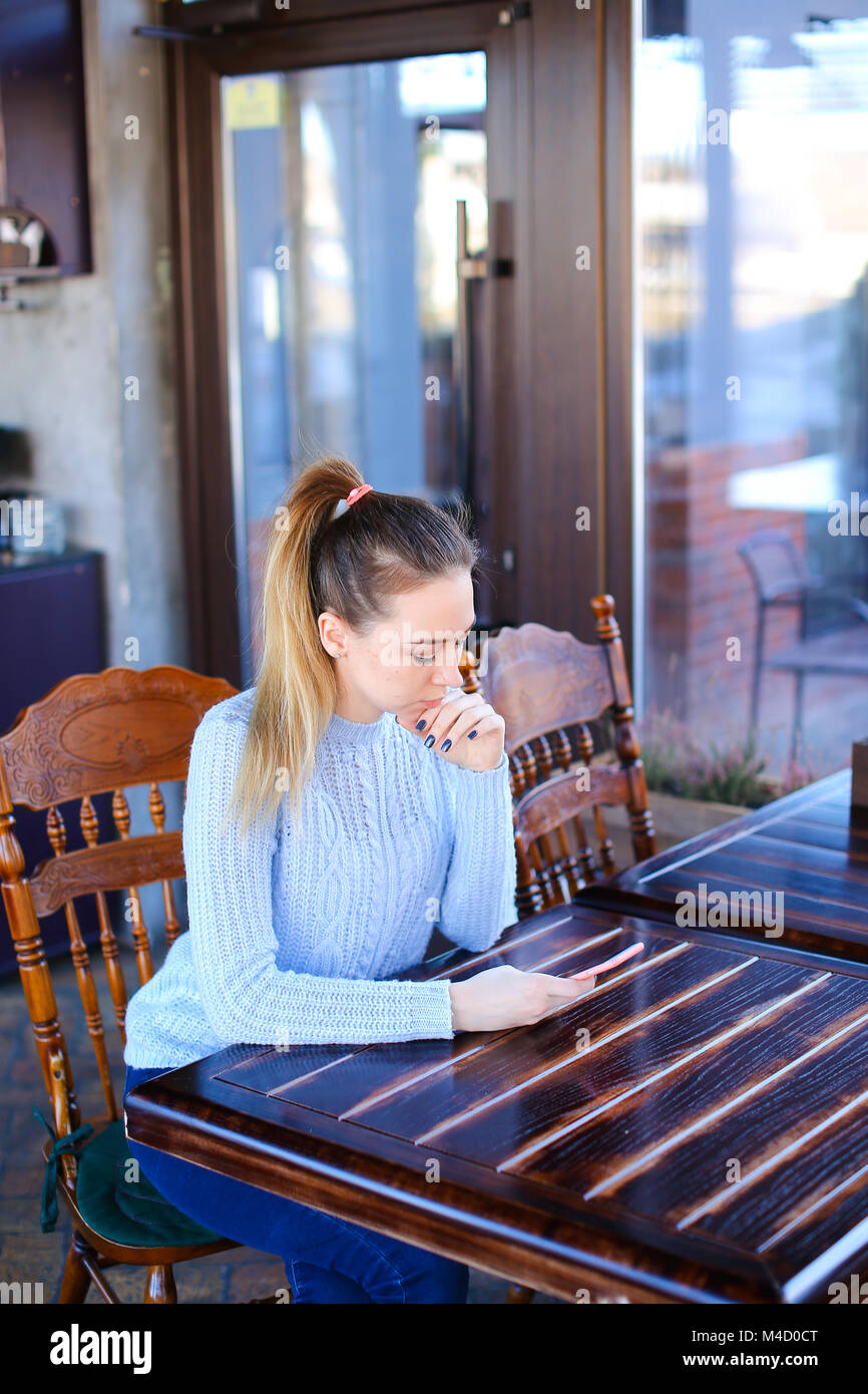 Model waiting photographer for photoshoot in cafe Stock Photo - Alamy