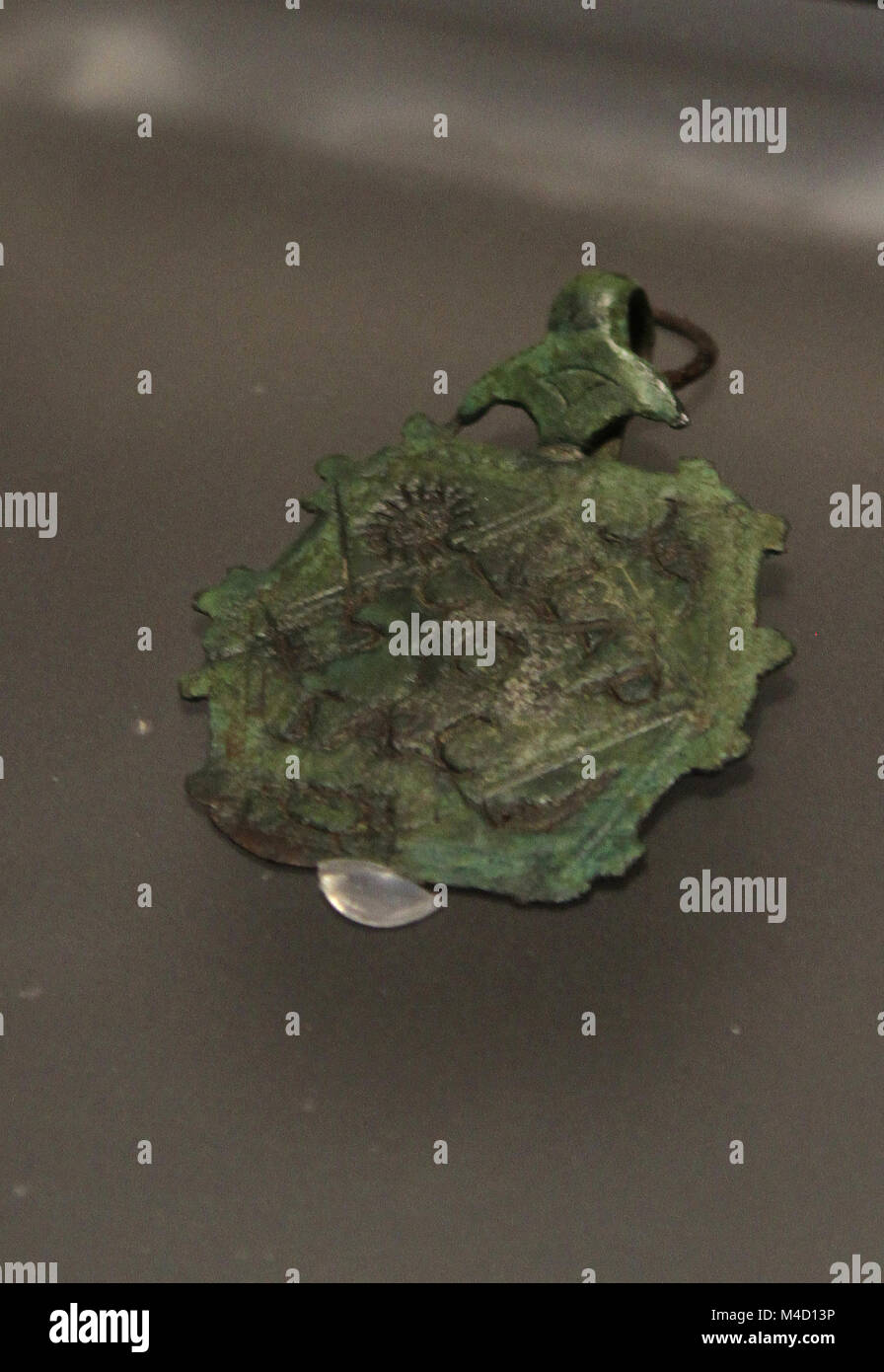 Bronze medallion hi-res stock photography and images - Alamy