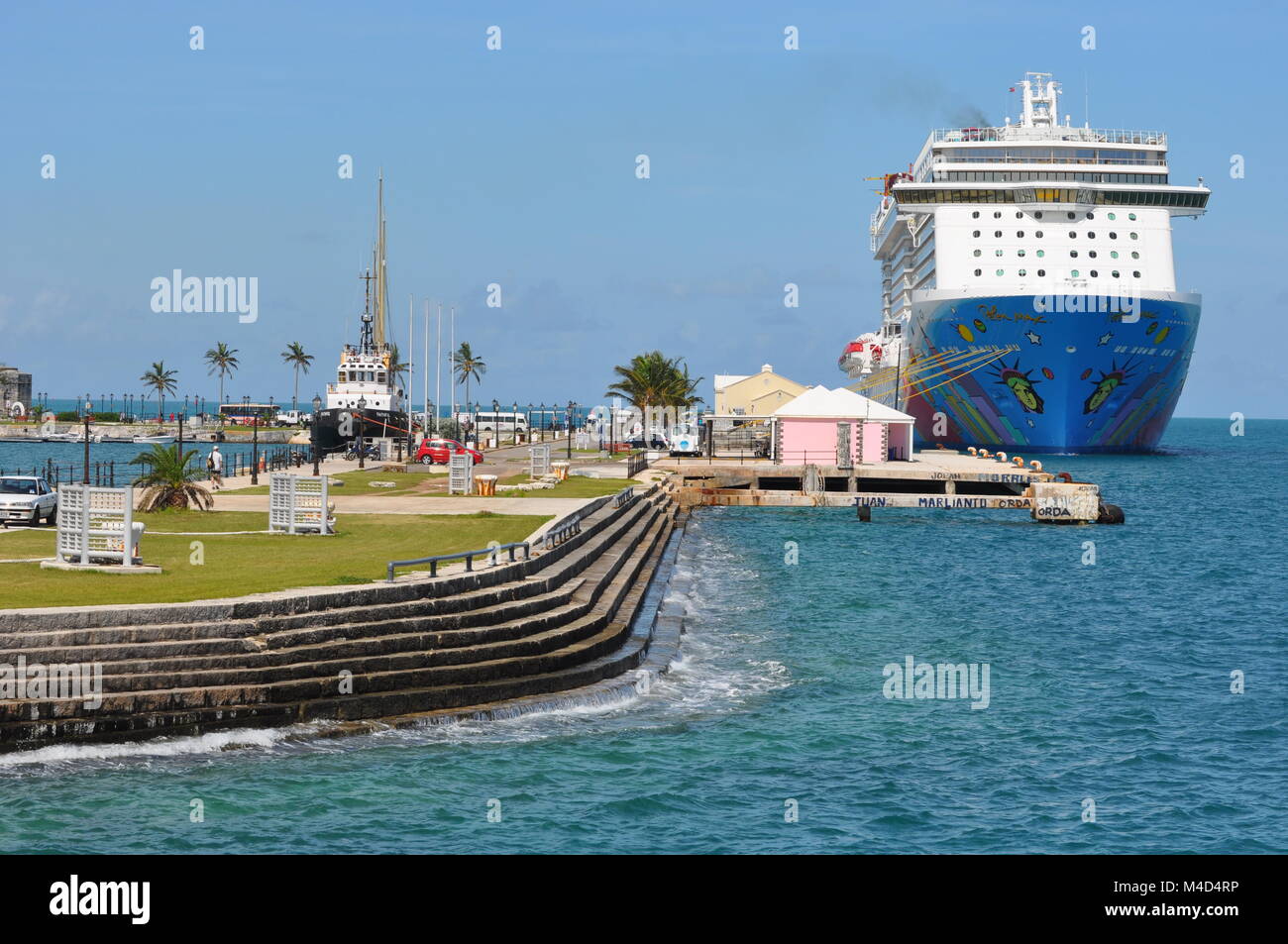Norwegian Breakaway cruise ship Stock Photo - Alamy