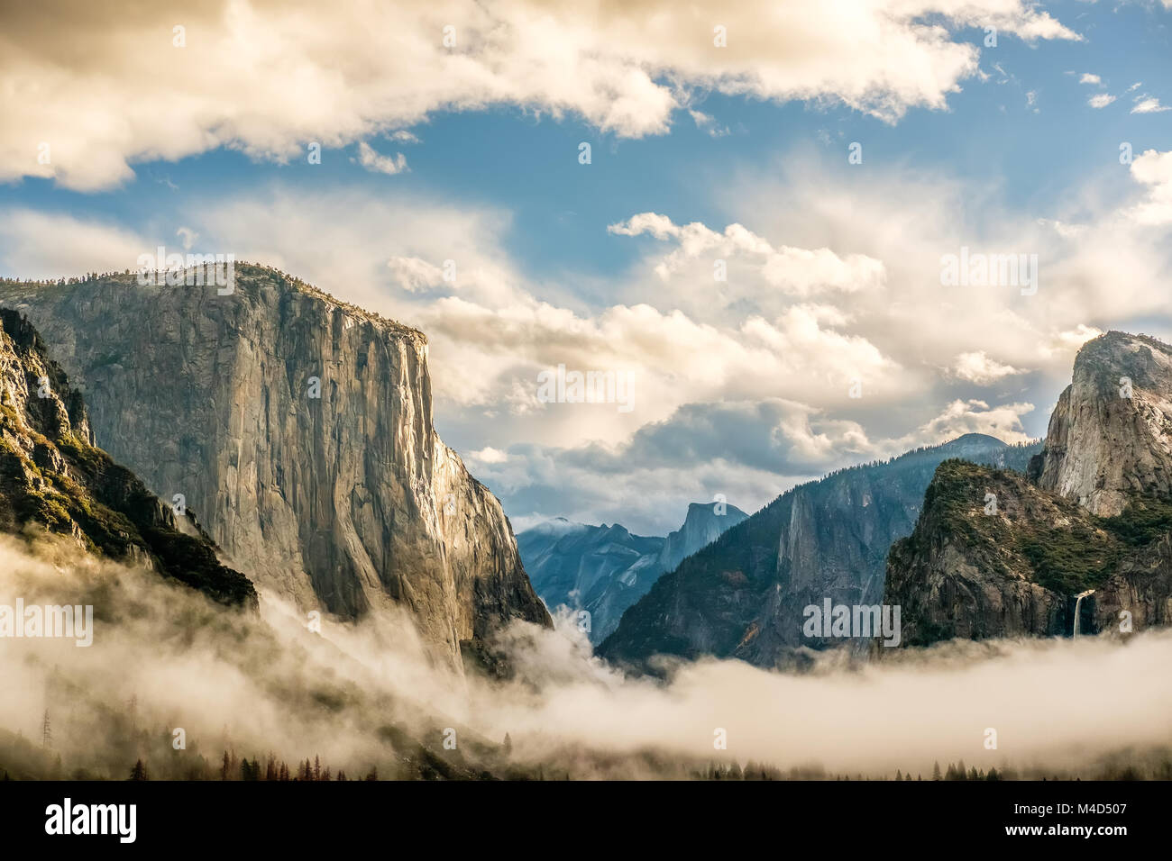 Yosemite Valley at cloudy autumn morning Stock Photo - Alamy