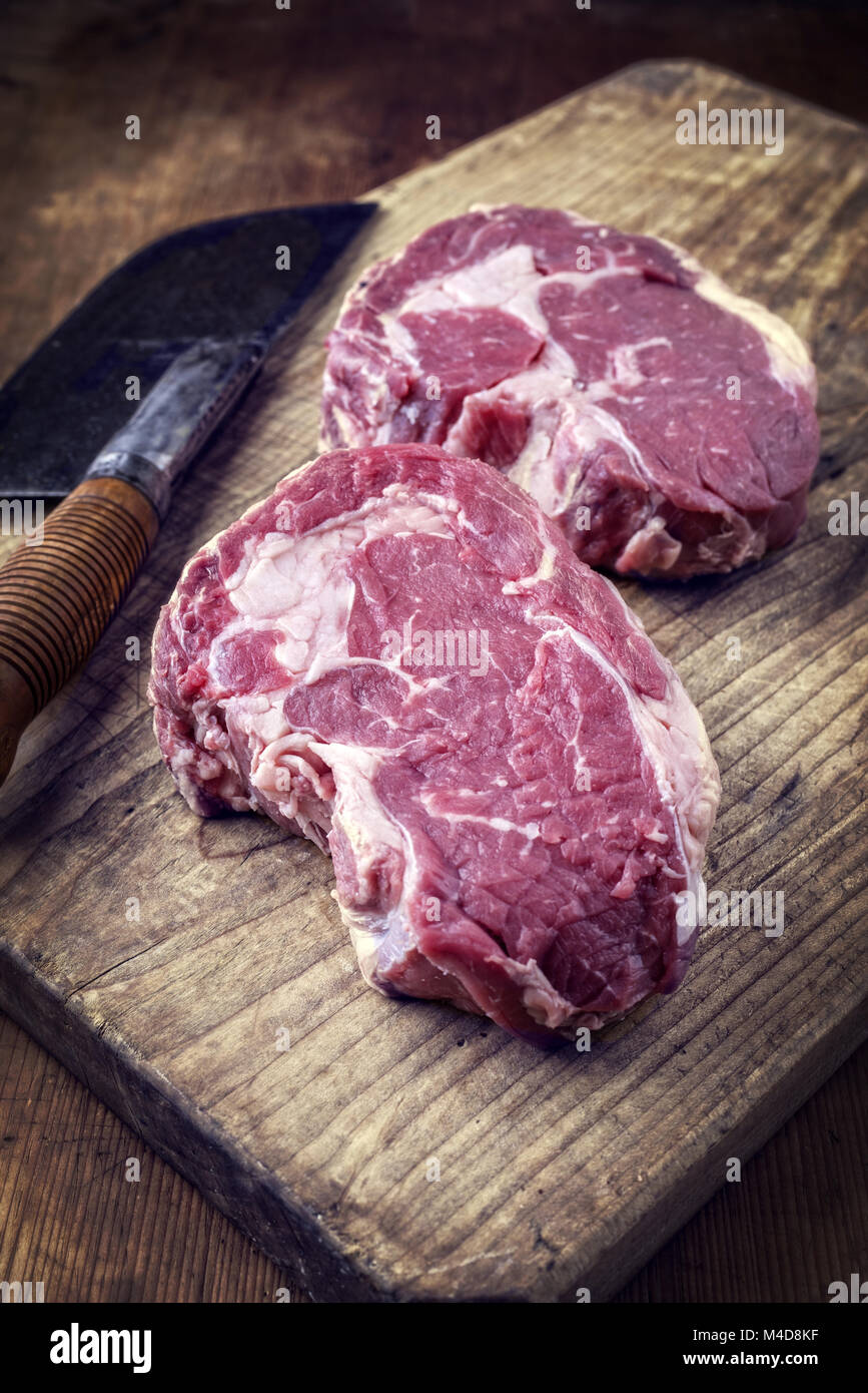 Filet mignon on chopping board hi-res stock photography and images - Alamy