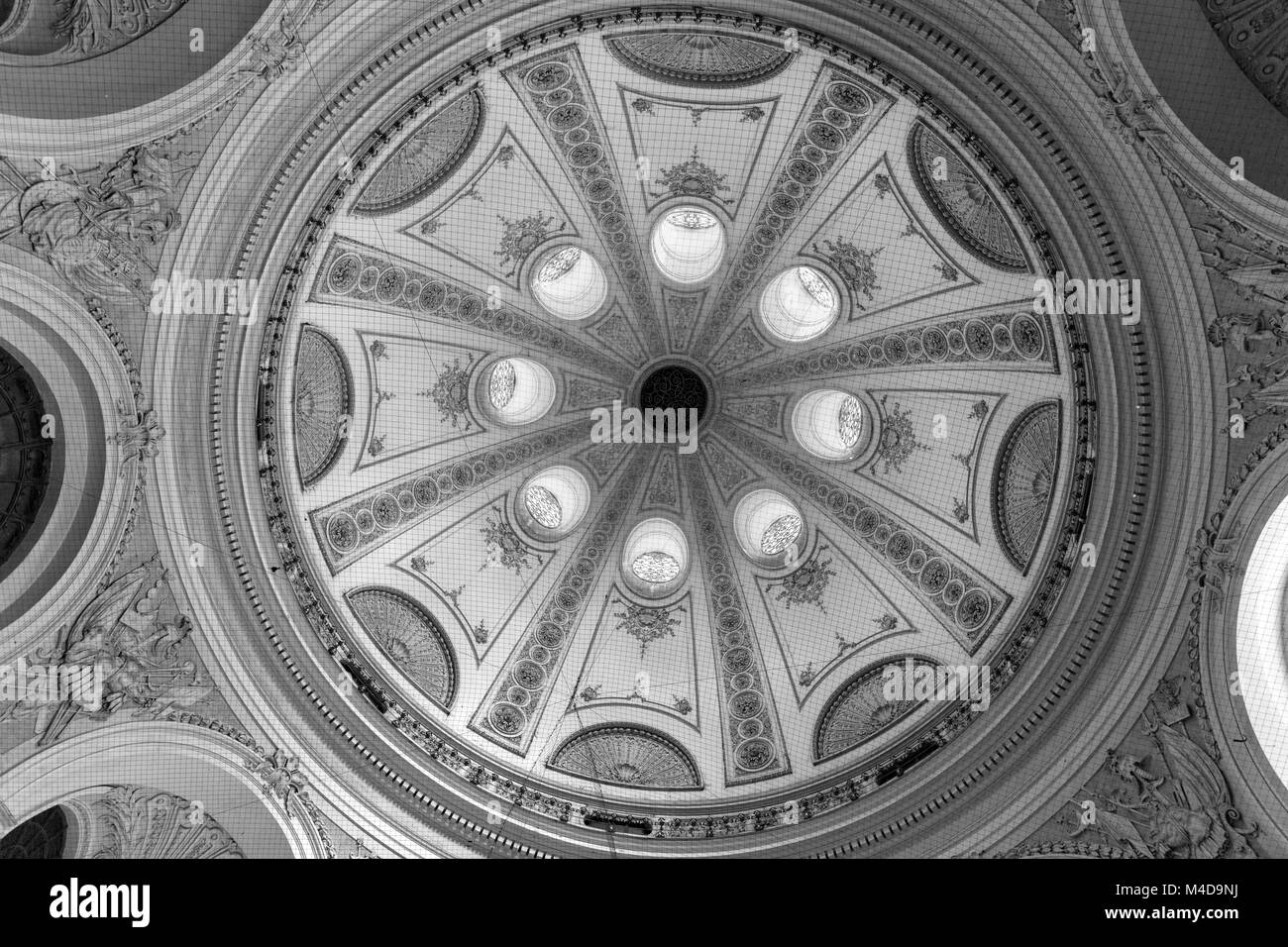 Inside view palace in Black and White Stock Photos & Images - Alamy