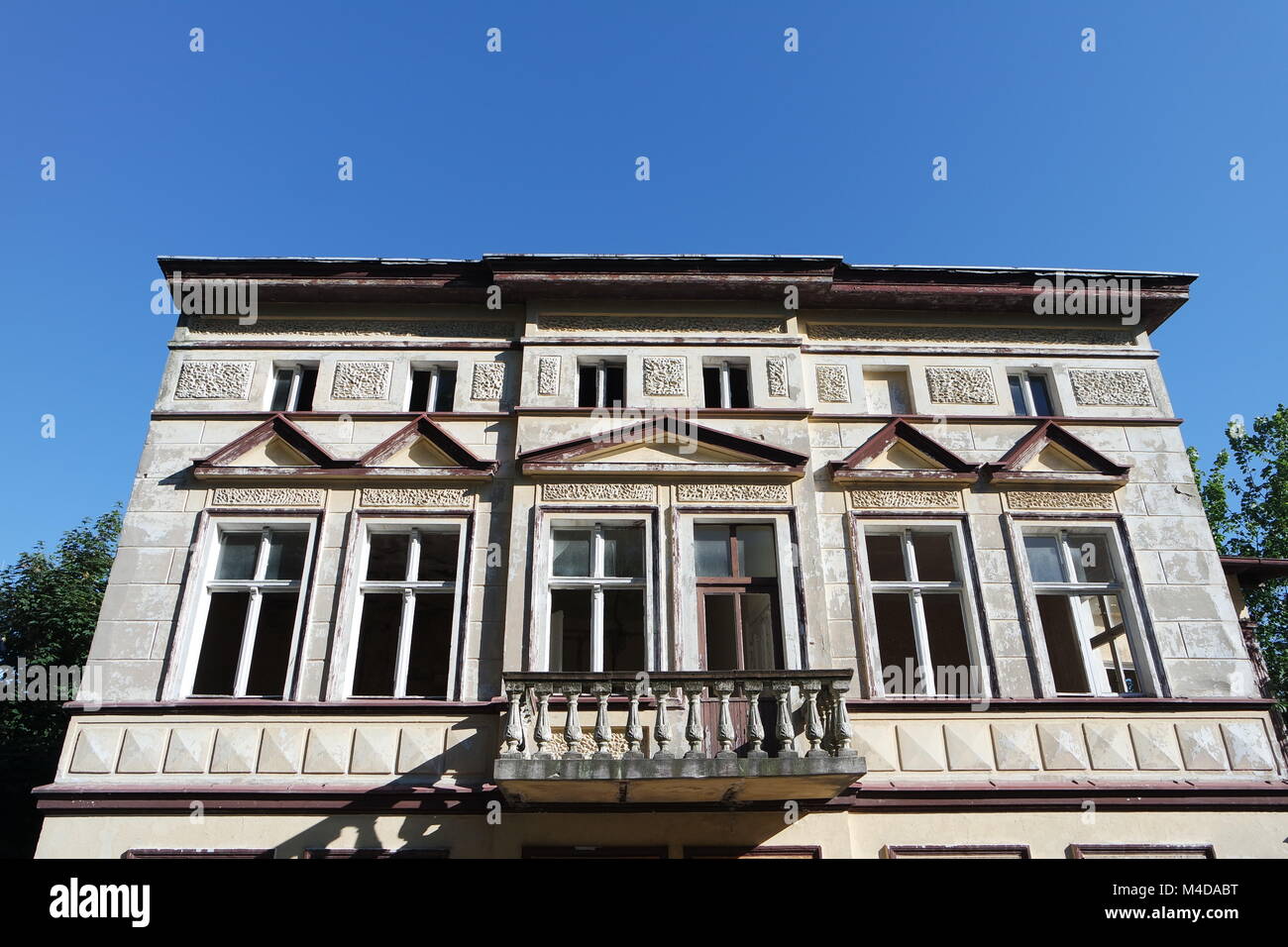 Old villa hi-res stock photography and images - Alamy