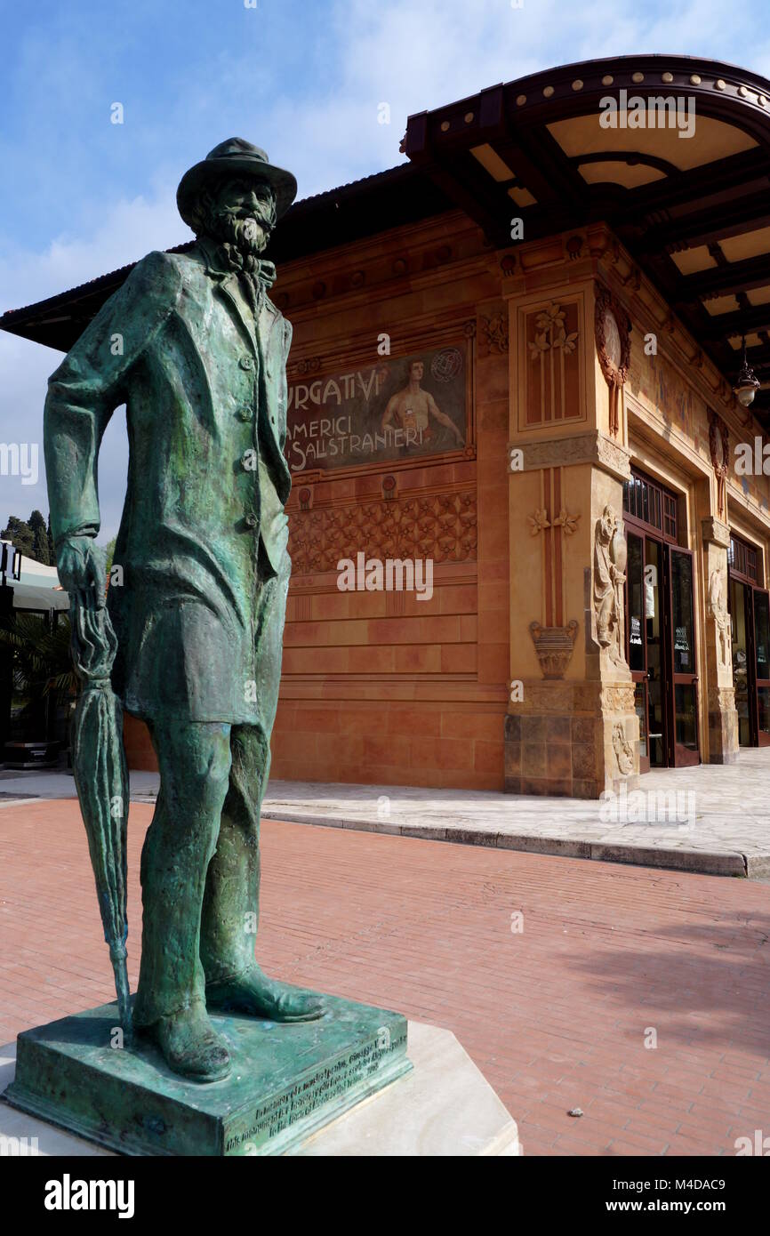 Giuseppe verdi monument hi-res stock photography and images - Alamy