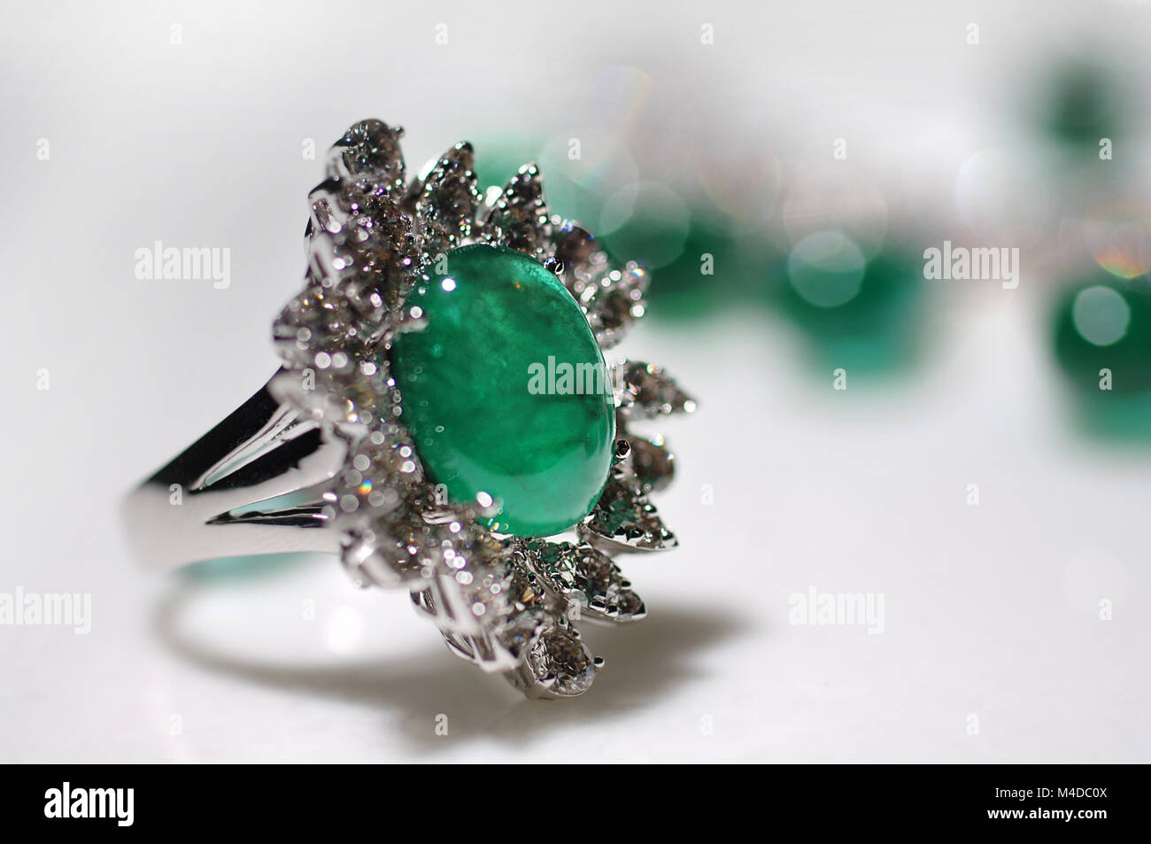 Emerald and diamonds hi-res stock photography and images - Alamy