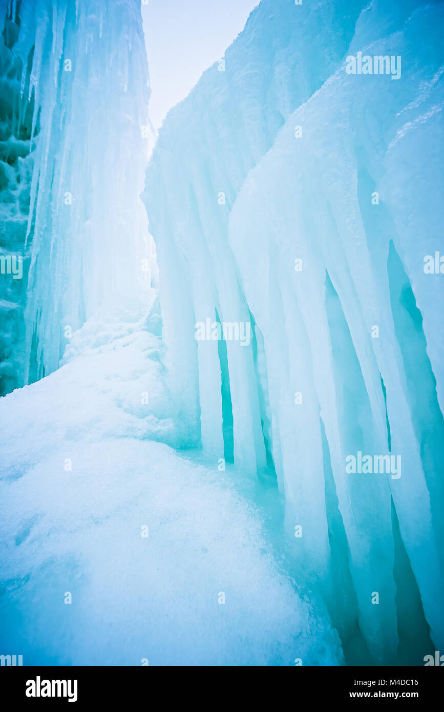 Ice covered mountains hi-res stock photography and images - Alamy