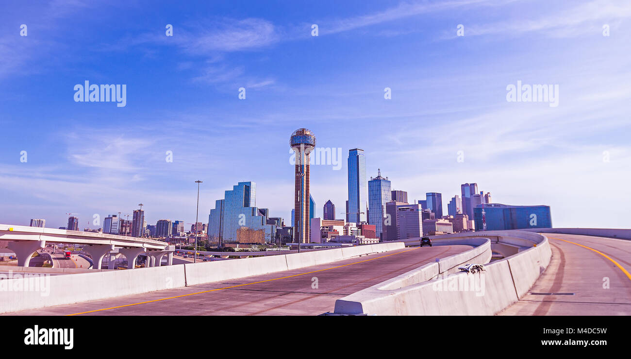 Downtown dallas skyline view hi-res stock photography and images - Alamy