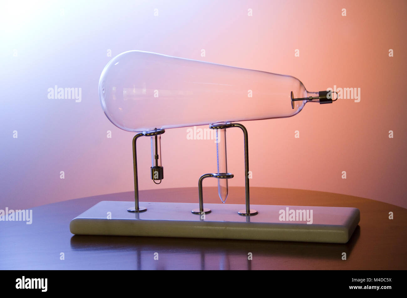 Roentgen x ray tube hi-res stock photography and images - Alamy