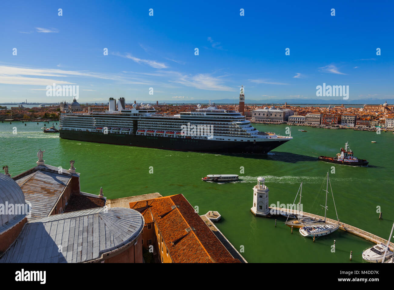 Cruise ship in Venice Italy Stock Photo - Alamy