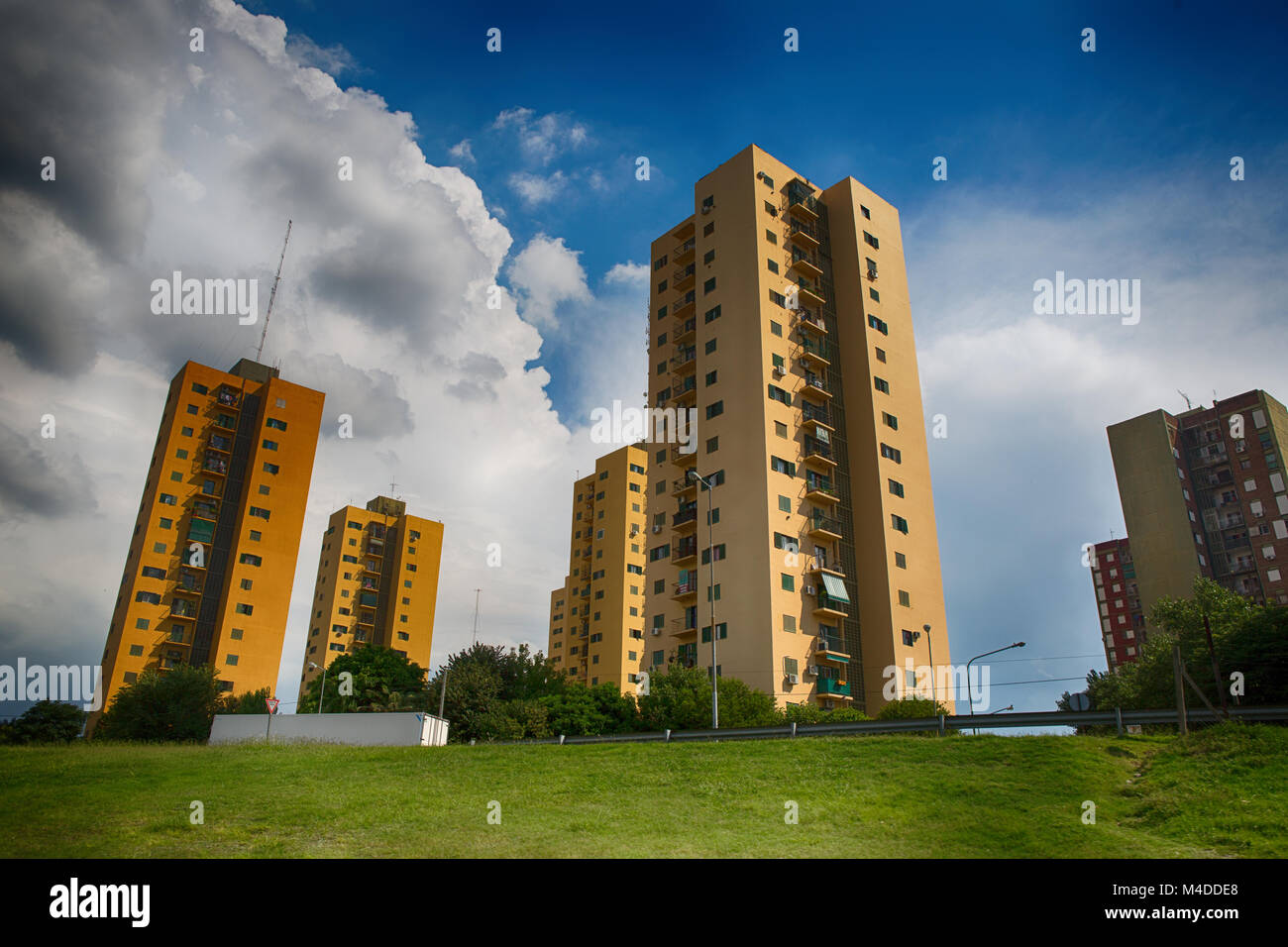 High buildings hi-res stock photography and images - Alamy