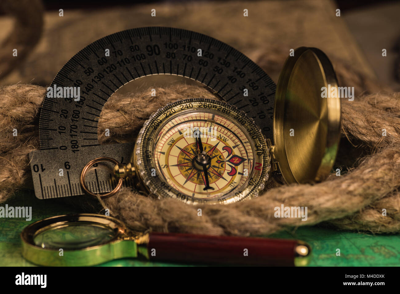 Card on map hi-res stock photography and images - Alamy