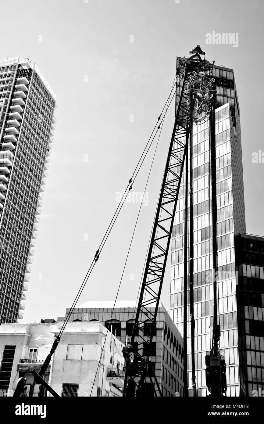 New skyscraper construction site Black and White Stock Photos & Images ...