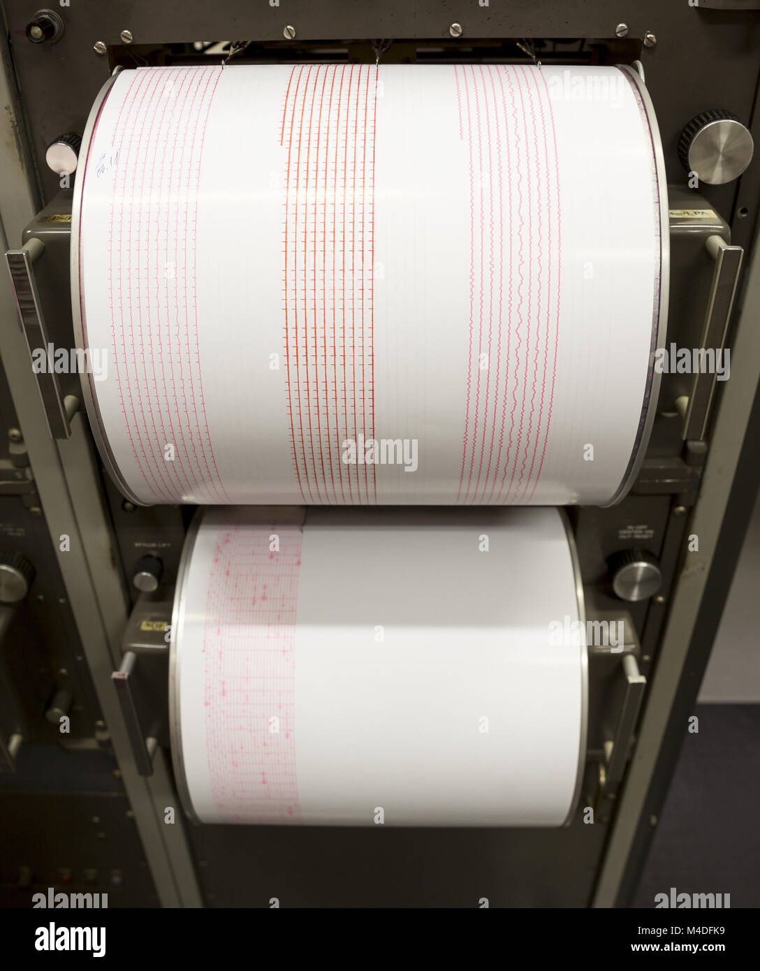 Seismograph recording earthquake Vertical Stock Photo - Alamy Seismograph recording earthquake Vertical Stock Photo - Alamy