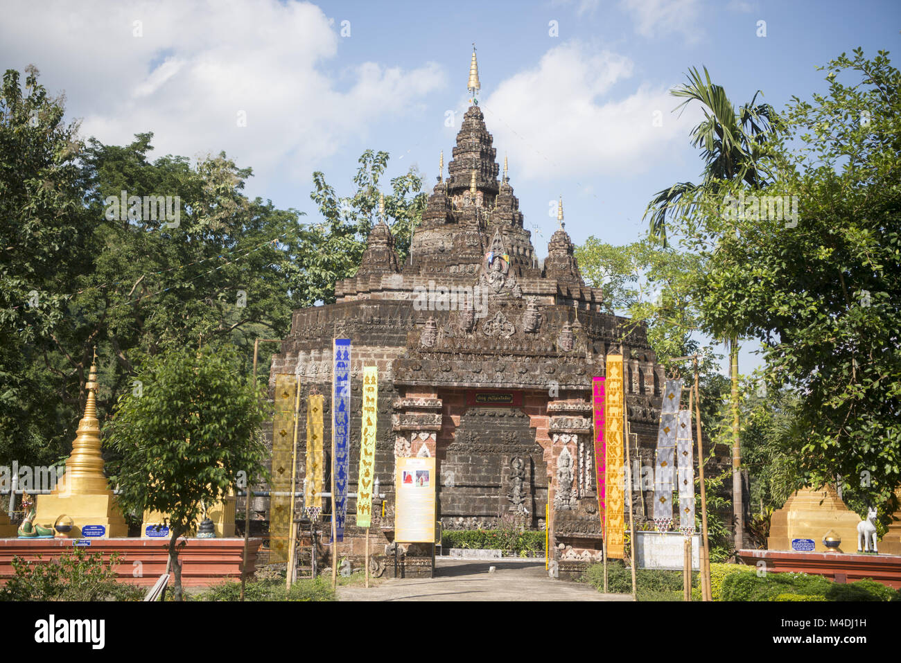 Mae sai, chiang rai, thailand cave hi-res stock photography and images ...