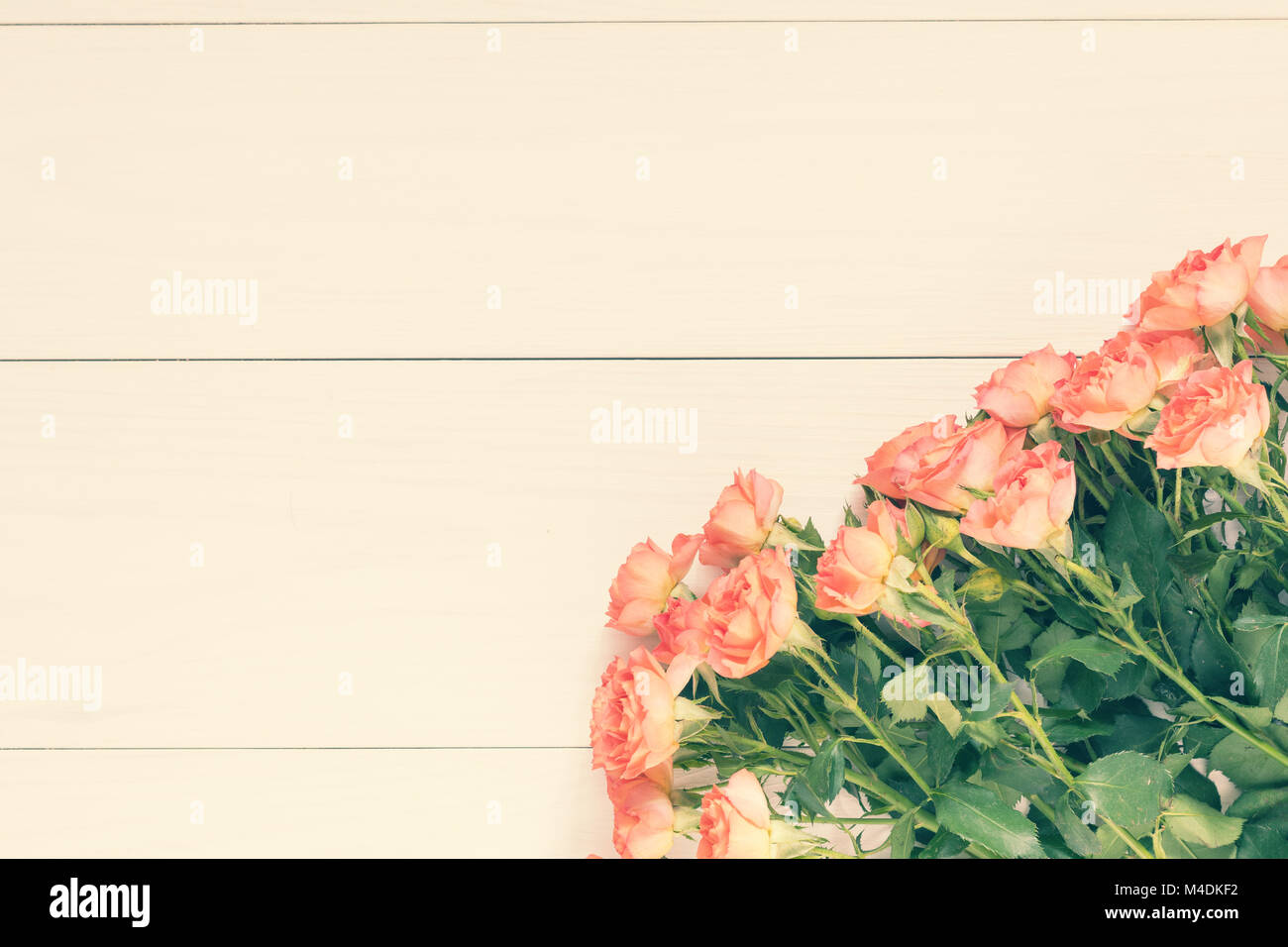 Pink roses table bouquet hi-res stock photography and images - Alamy