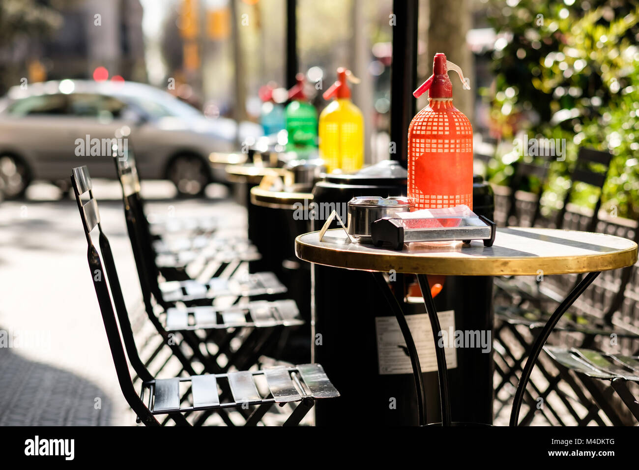 Restaurant table outside barcelona hi-res stock photography and images ...