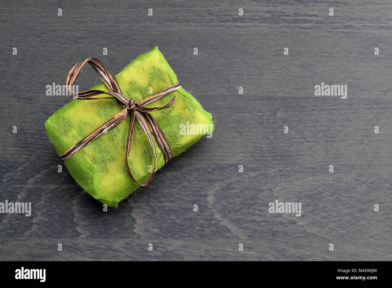 Small green gift boxes with brown ribbon Stock Photo - Alamy