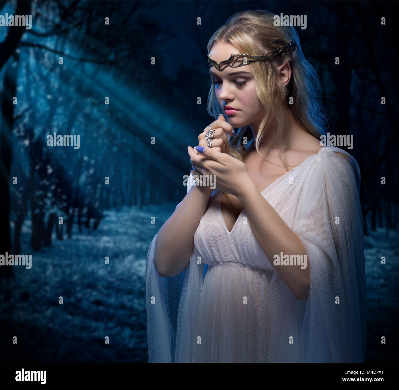 Elven fashion hi-res stock photography and images - Alamy
