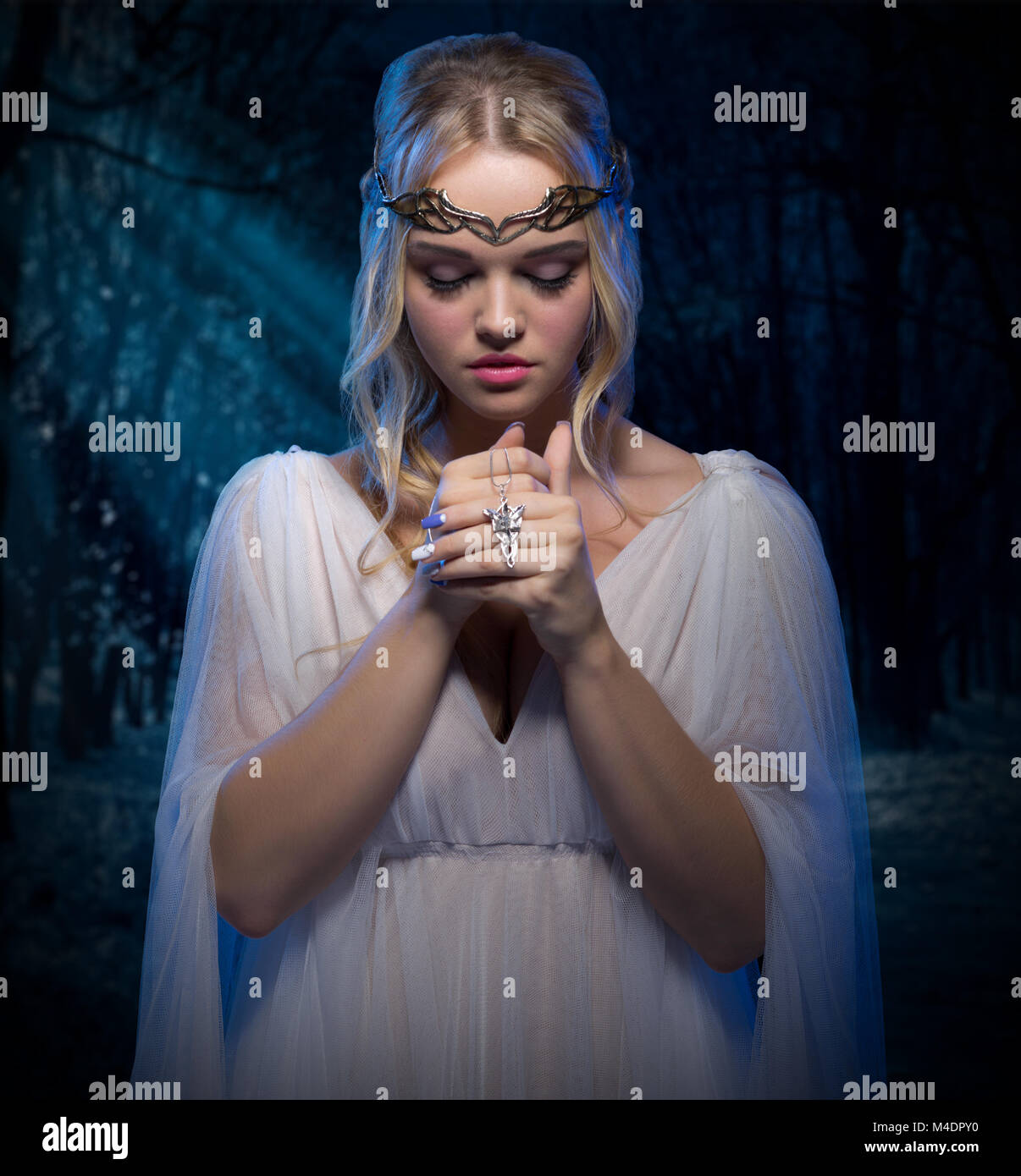 Elven fashion hi-res stock photography and images - Alamy