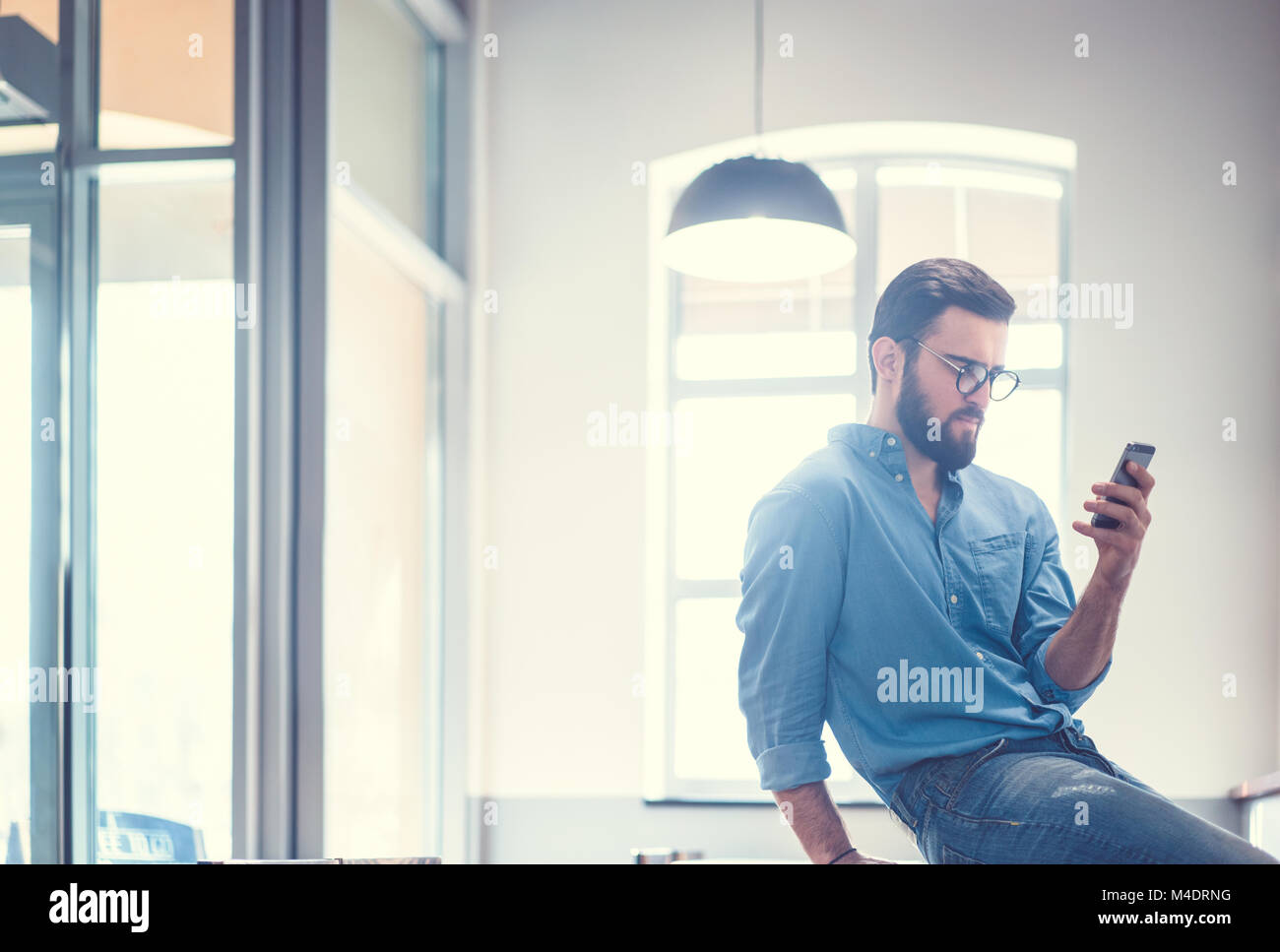 Human messaging hi-res stock photography and images - Alamy