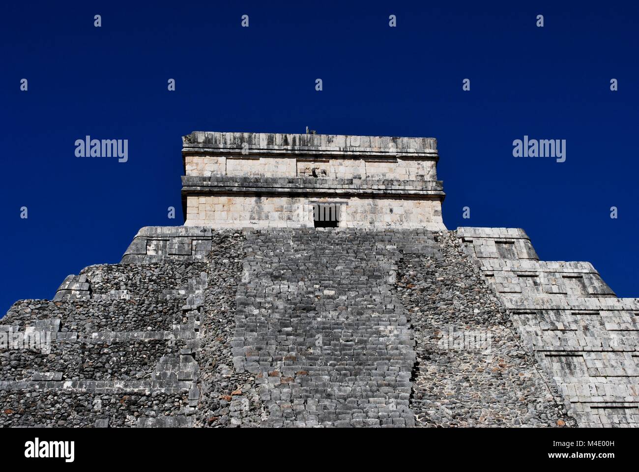 Top of Temple at Chichen Itza Stock Photo - Alamy