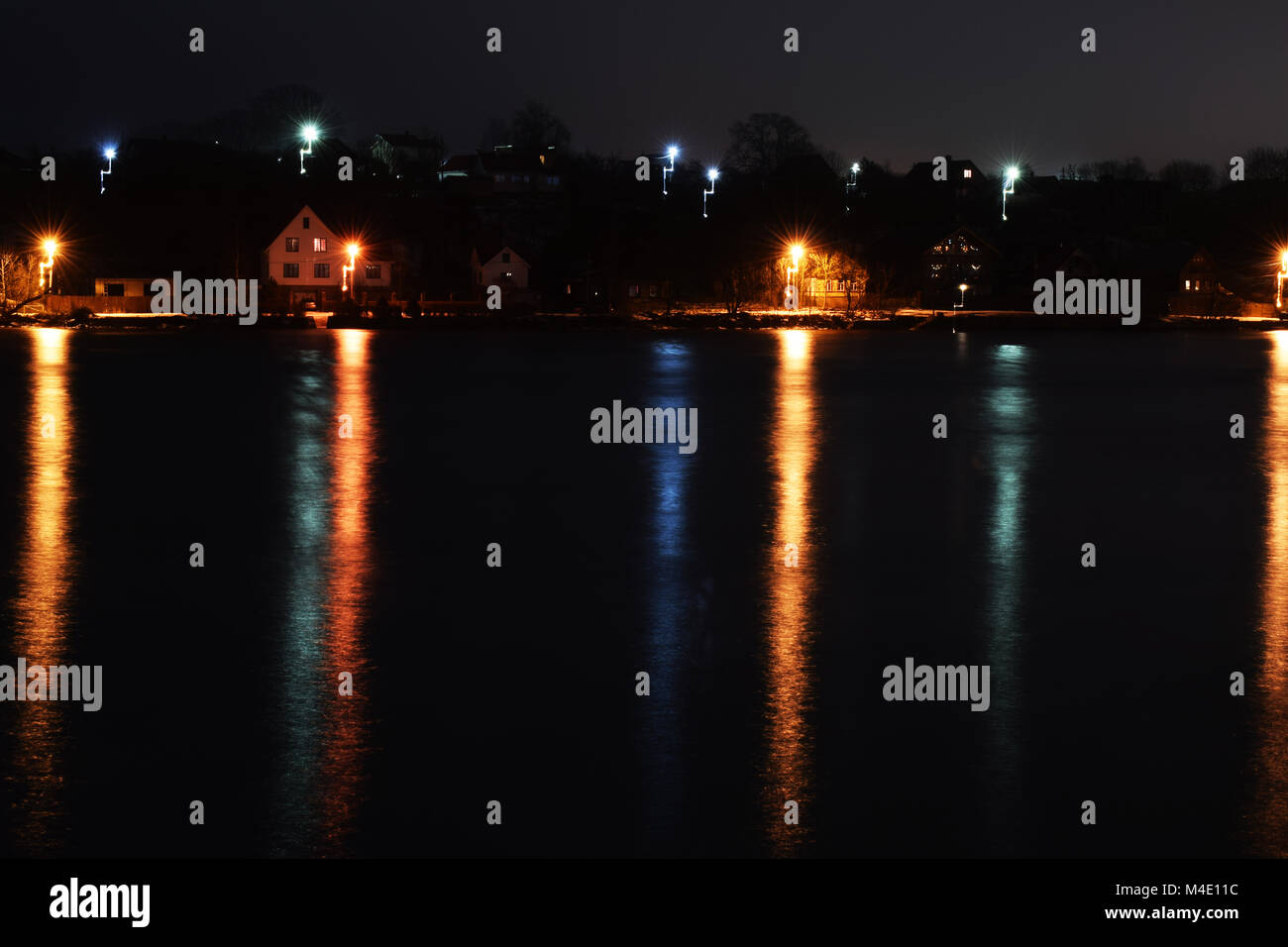 Light reflection on river hi-res stock photography and images - Alamy