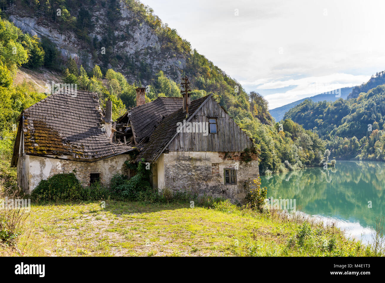 Old Farmhouse collapsed Stock Photo - Alamy