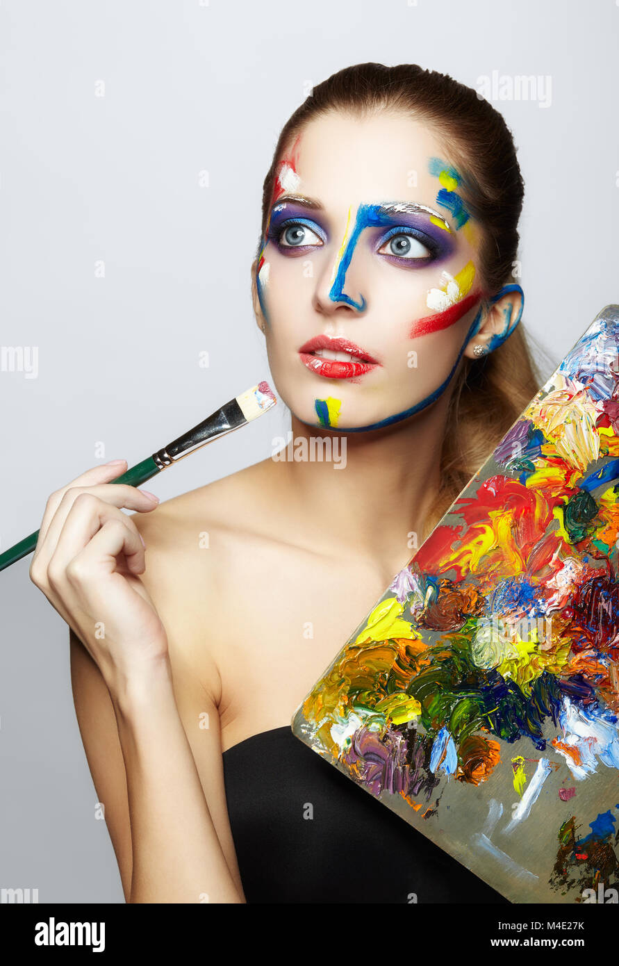 Young woman painter with color palette and paint brush Stock Photo - Alamy