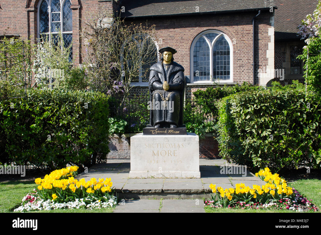 Sir thomas more statue hi-res stock photography and images - Alamy