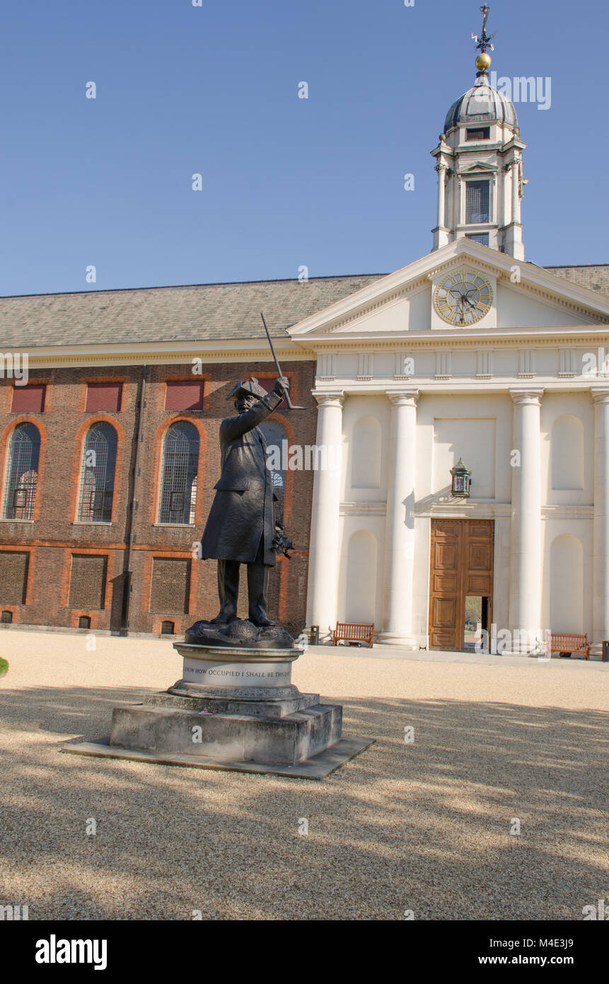 Front of Royal Chelsea Hospital with pensioner statue at foreground ...