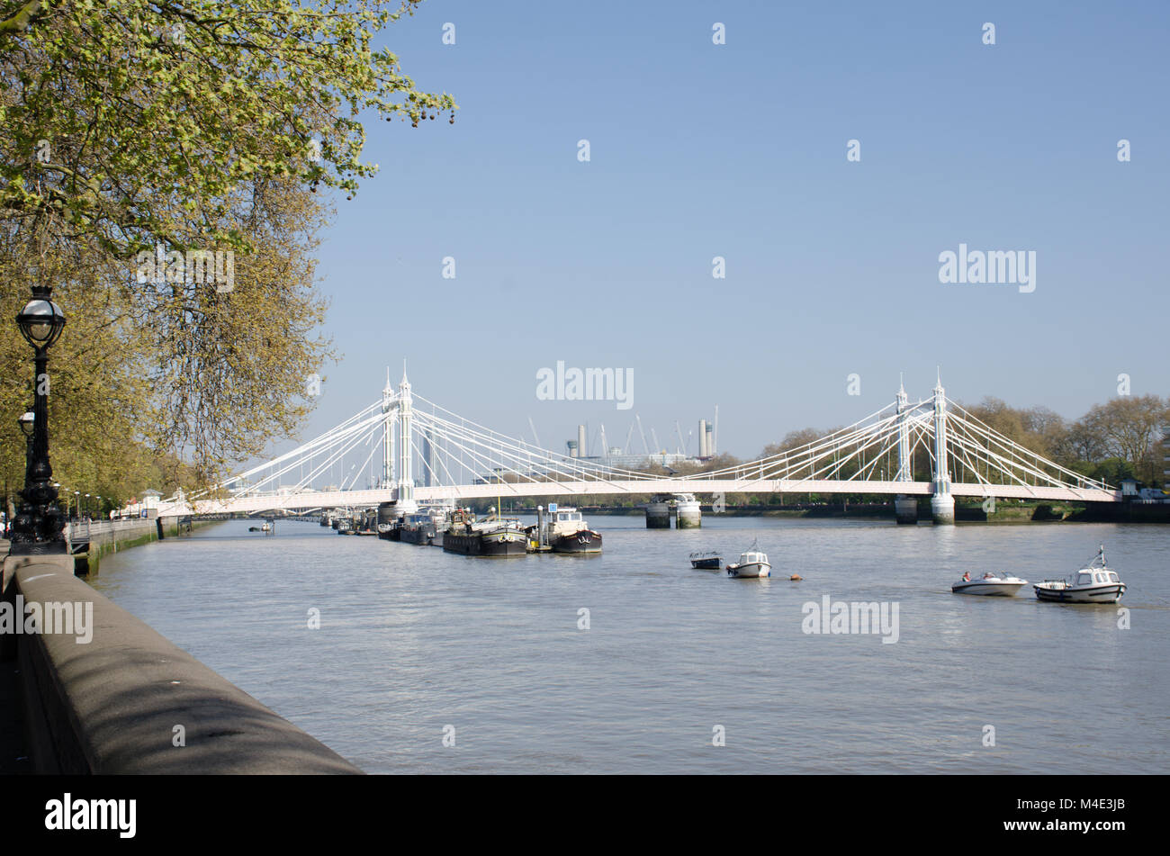 Chelsea sky bridge hi-res stock photography and images - Alamy