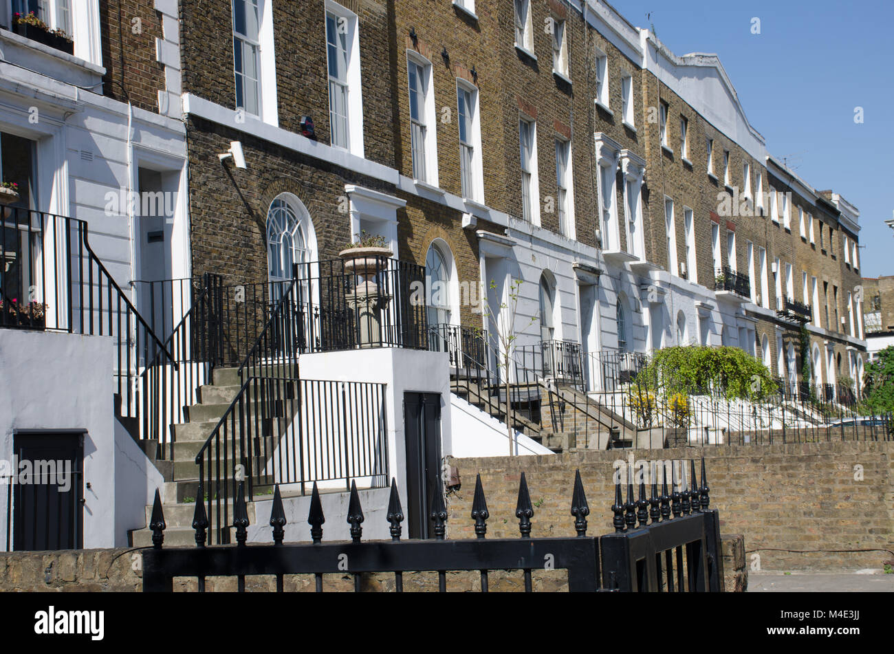 Row Townhouses Stock Photos & Row Townhouses Stock Images - Alamy