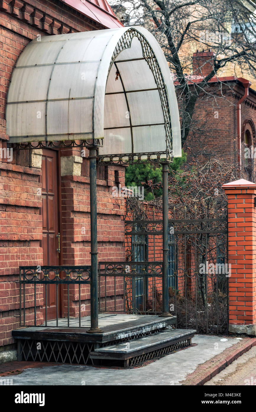 Iron railings brick wall hi-res stock photography and images - Alamy