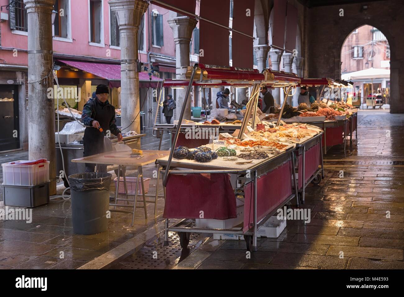 Seafood at the fish market Stock Photo - Alamy