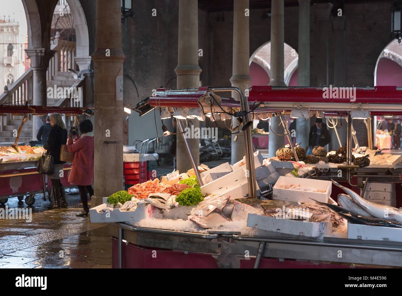 Seafood at the fish market Stock Photo - Alamy