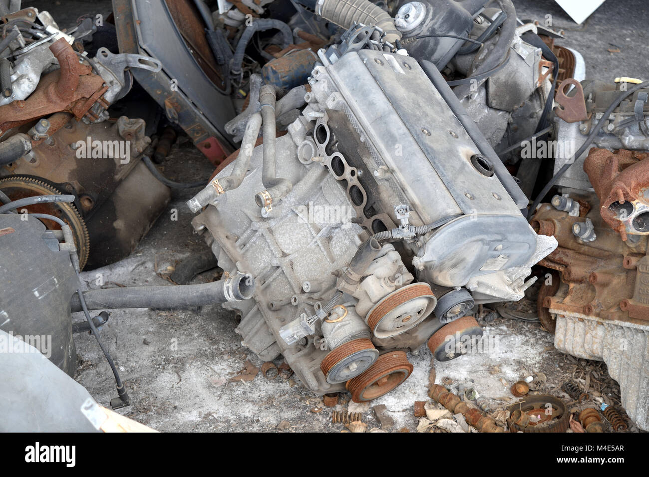 Car engine dismantling hi-res stock photography and images - Alamy
