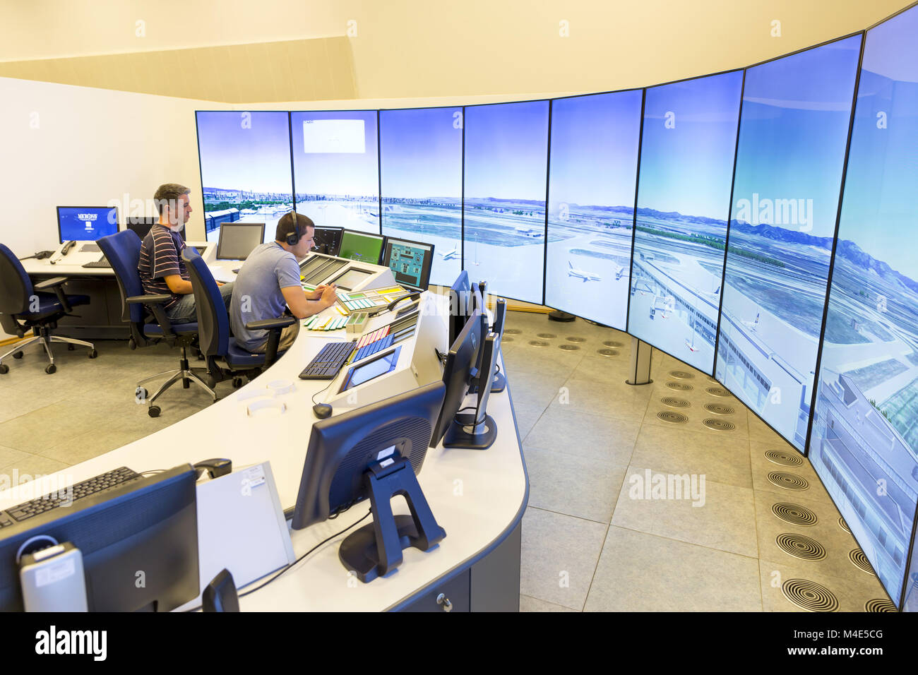 Air Traffic Radar Room High Resolution Stock Photography and Images - Alamy