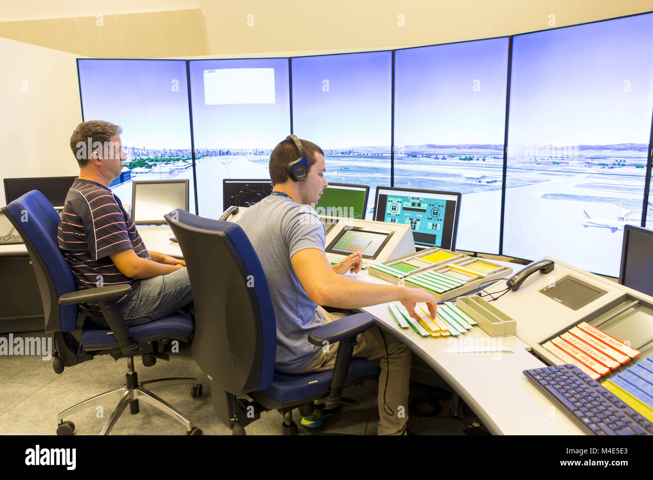 Air Traffic Radar Room High Resolution Stock Photography and Images - Alamy