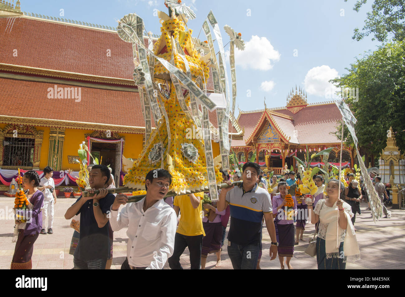 LAOS VIENTIANE THAT LUANG FESTIVAL WAT SI MUANG Stock Photo - Alamy