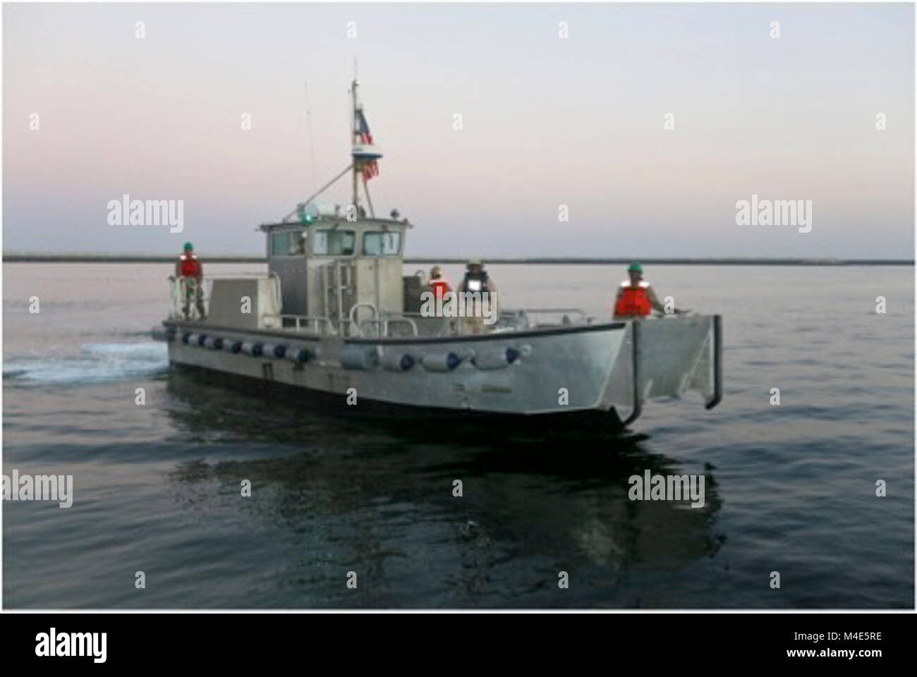 U.S. 5TH FLEET AREA OF OPERATIONS (Jan. 17, 2018) U.S. Navy Sailors ...