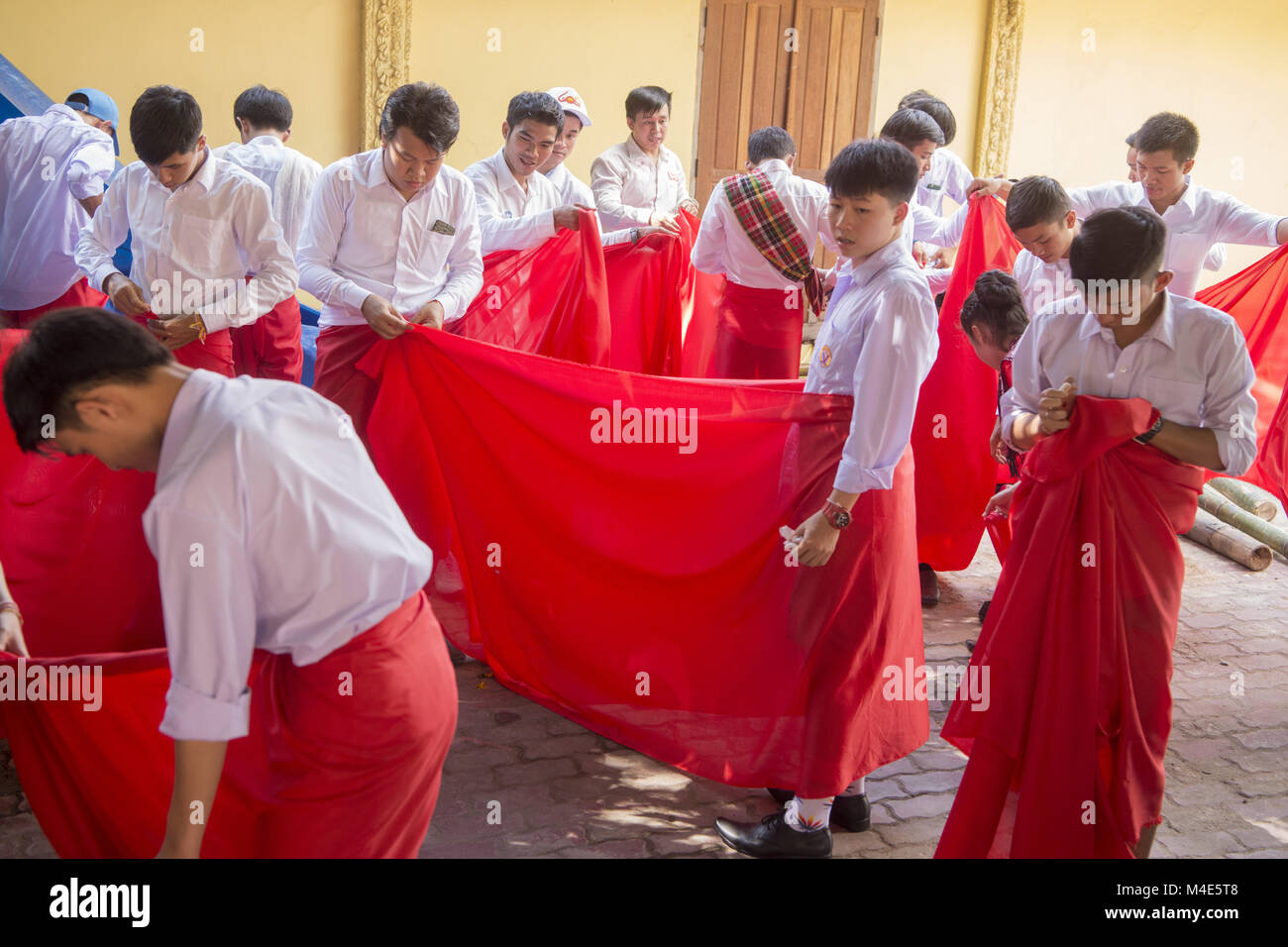 LAOS VIENTIANE THAT LUANG FESTIVAL WAT SI MUANG Stock Photo - Alamy