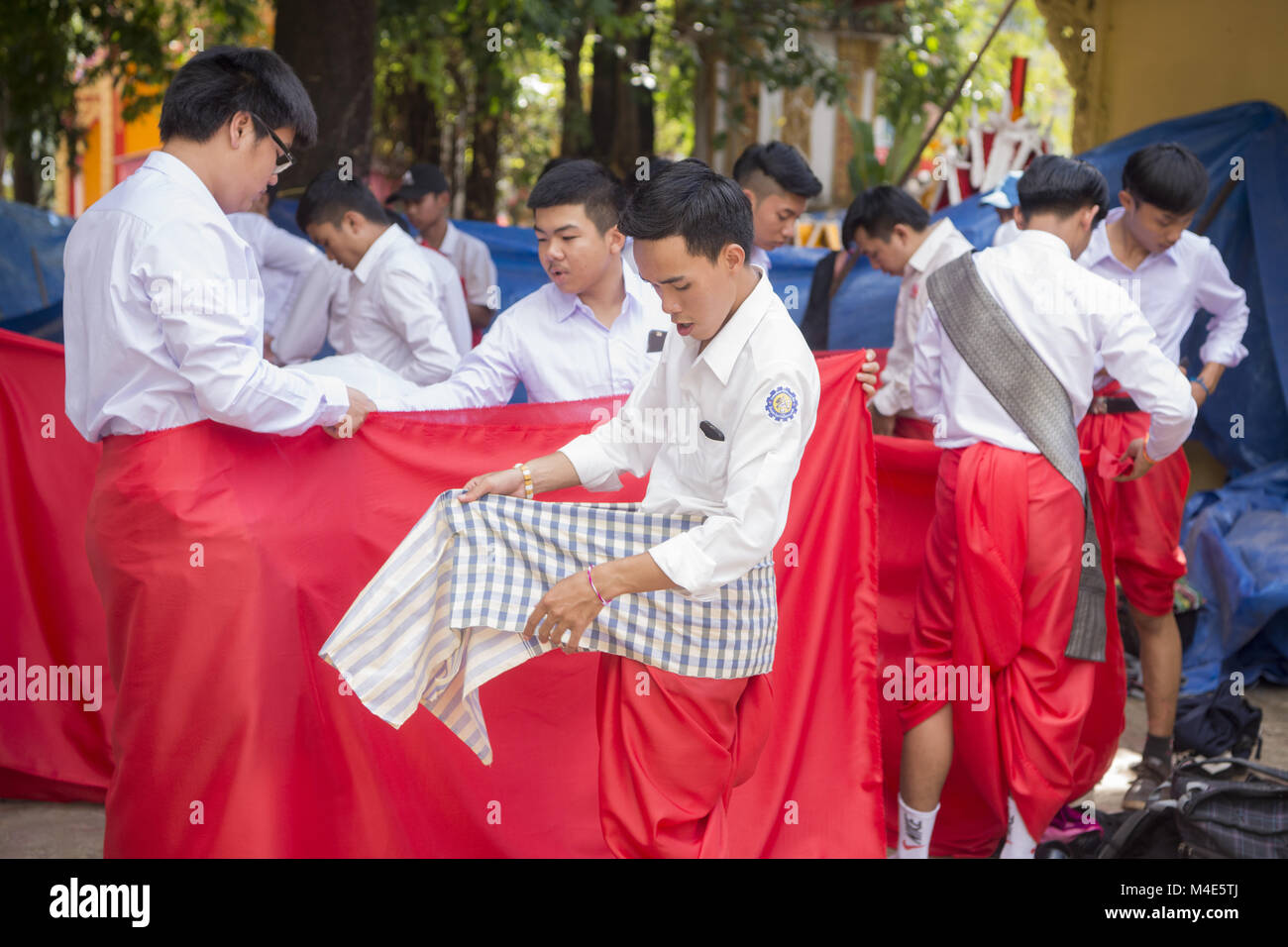 LAOS VIENTIANE THAT LUANG FESTIVAL WAT SI MUANG Stock Photo - Alamy