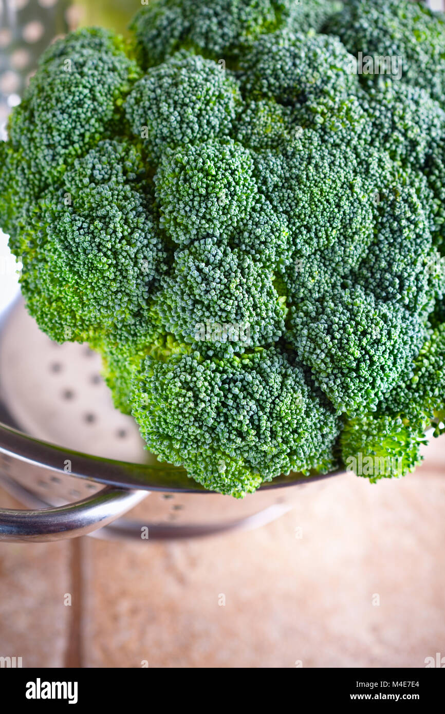 A bunch of fresh green Broccoli in colander Stock Photo - Alamy