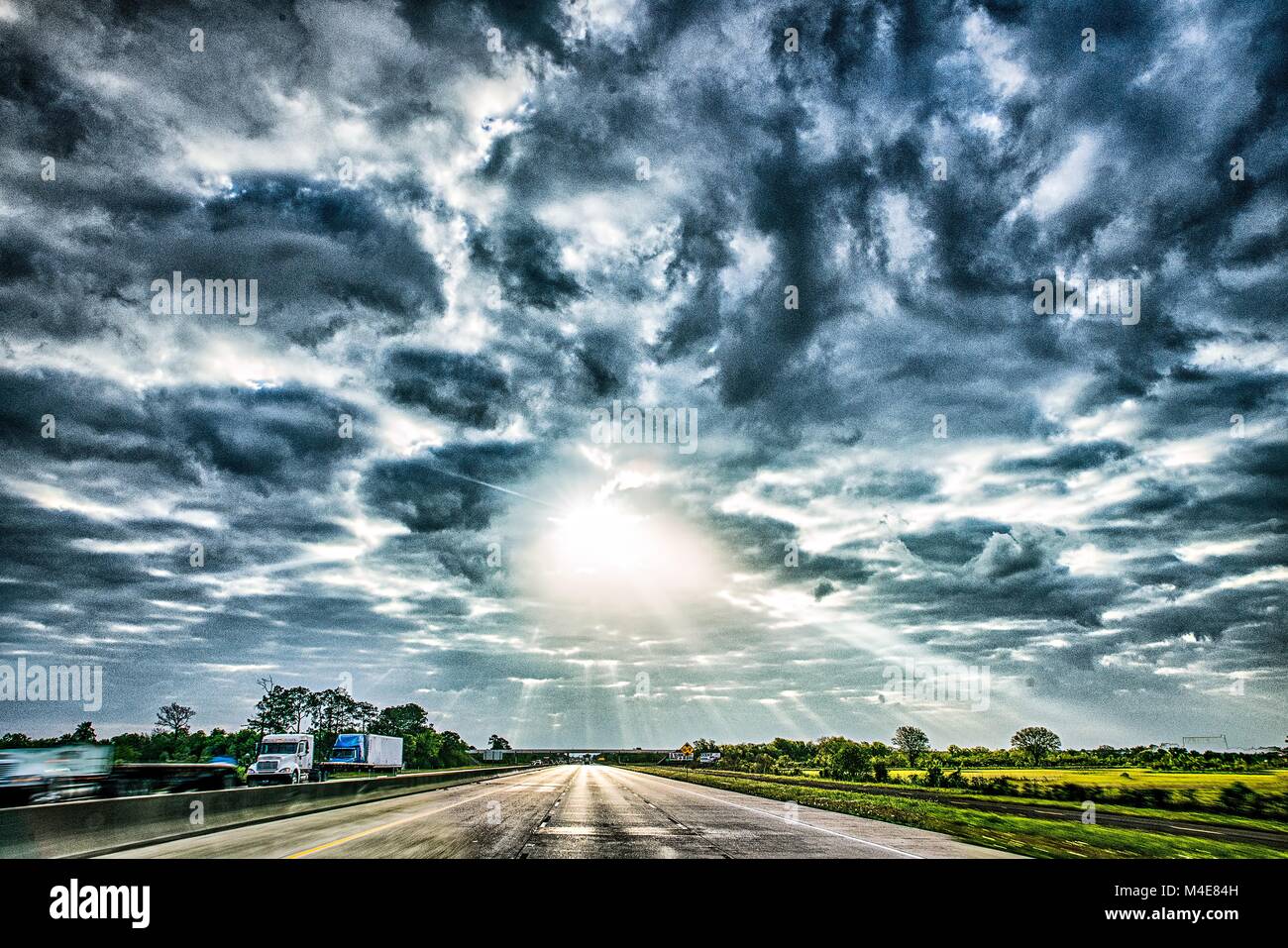 Freeway landscape hi-res stock photography and images - Alamy