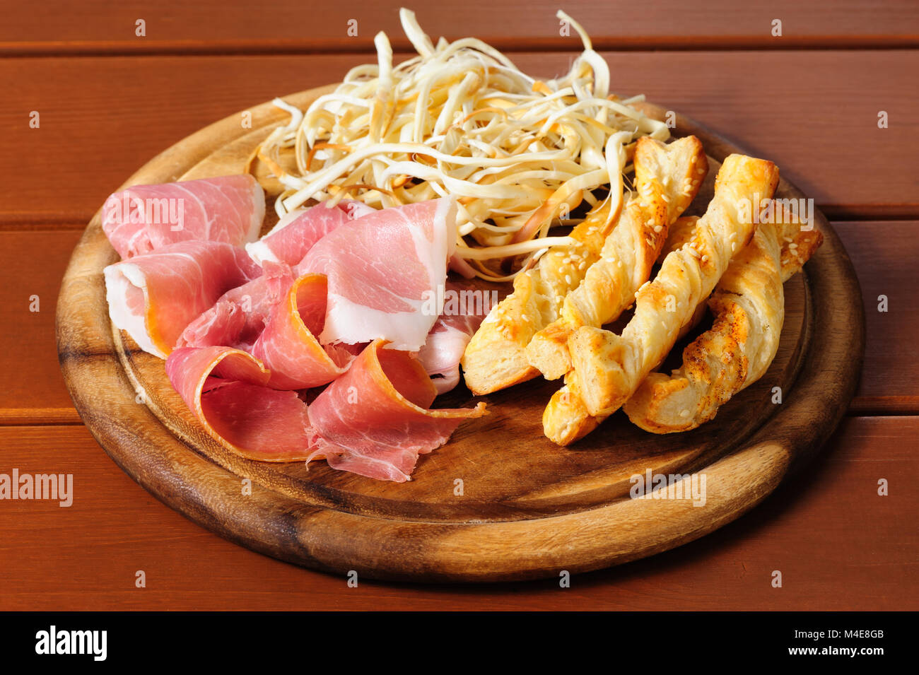 Beer snacks on wooden plate Stock Photo - Alamy