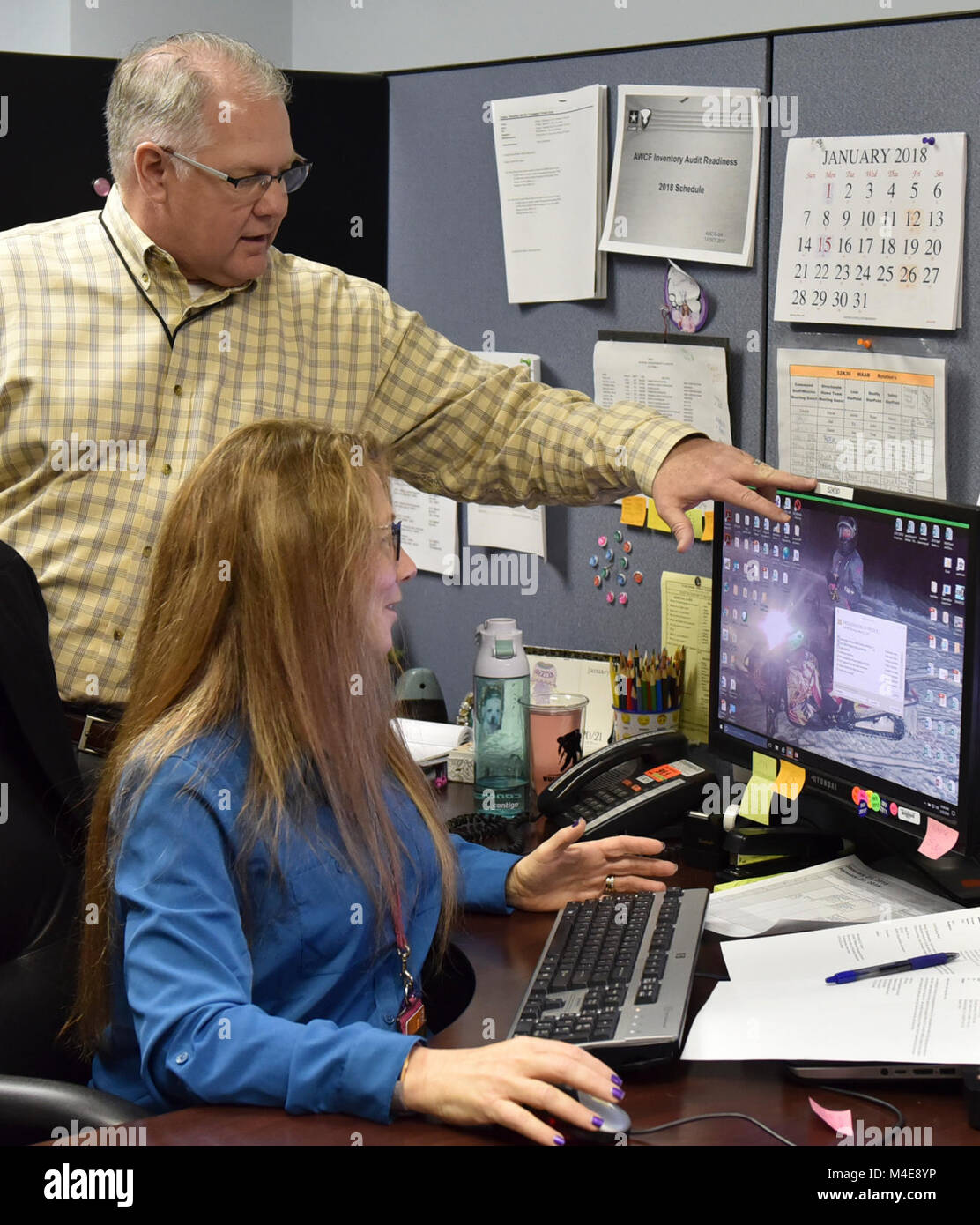 Ergonomics Specialist Joe O’Malley assists Heather Yoder with proper ...